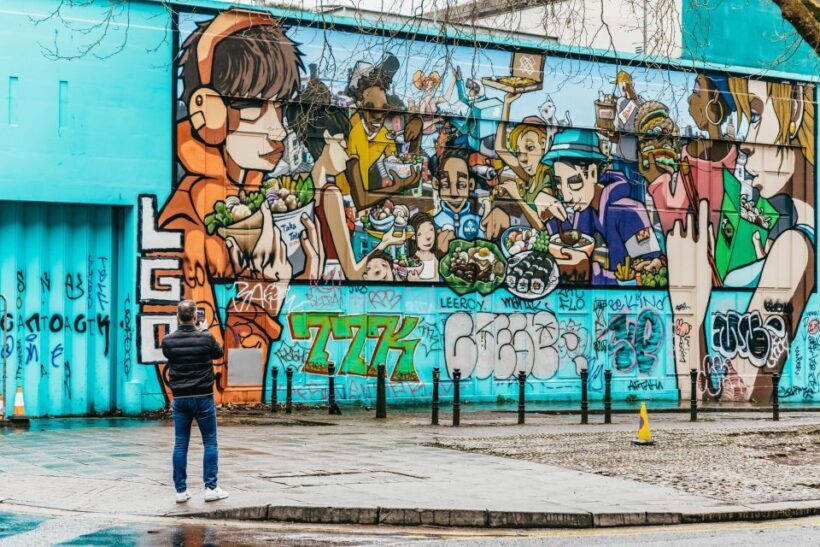Bristol: Blackbeard to Banksy Guided Walking Tour - Iconic Landmarks and Hidden Gems