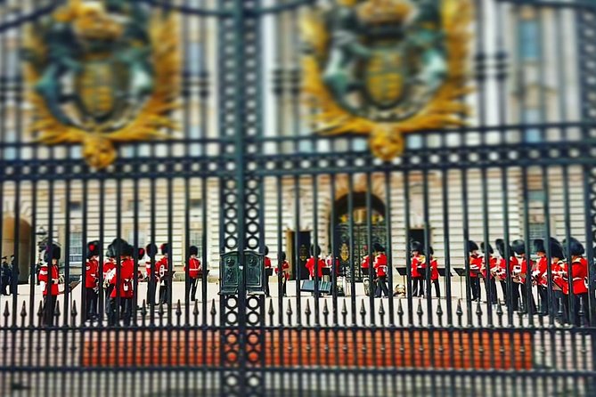 British Royalty walking tour including The Changing Of The Guard! - FAQ