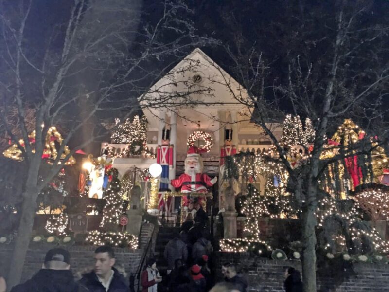 Brooklyn: 1.5-Hour Dyker Heights Christmas Walking Tour - The Itinerary in Detail