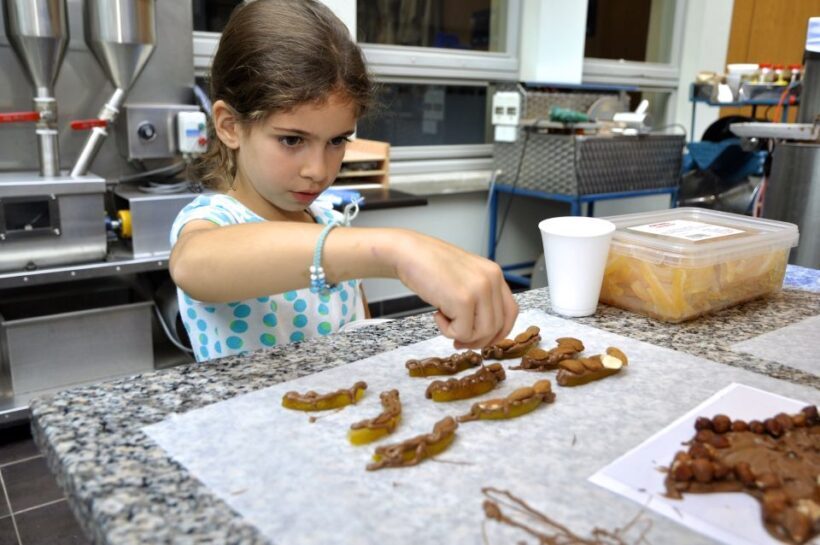 Bruges: Chocolate Making Workshop and Chocolate Museum Entry - The Experience in Context