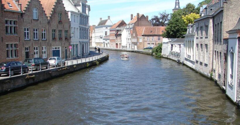 Bruges Private 2-Hour Walking Tour - Analyzing the Experience: What You Can Expect