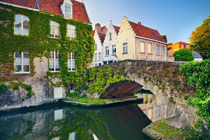 Bruges: Self-Guided Mobile Scavenger Hunt and Walking Tour - Exploring Bruges Iconic Landmarks