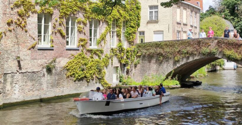 Bruges: Small Group Boat Cruise and Guided Walking Tour - An Authentic Taste of Bruges: What You Can Expect