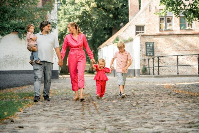 Bruges : Your private 30min. photoshoot in the medieval city - A Closer Look at the Experience in Bruges
