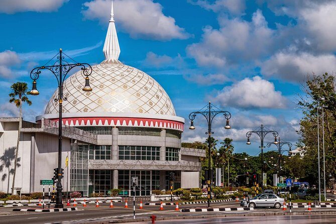 Brunei Half Day City Tour with Royal Regalia & Sultan Omar Ali Saifuddin Mosque - What Makes This Tour Stand Out?