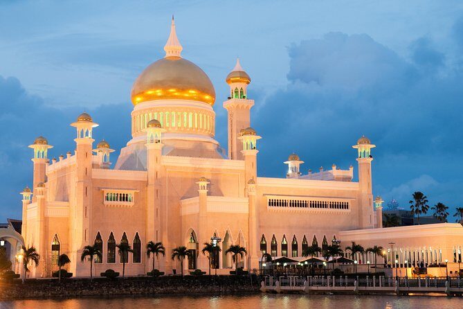 Brunei Half Day City Tour with Royal Regalia & Sultan Omar Ali Saifuddin Mosque - In The Sum Up