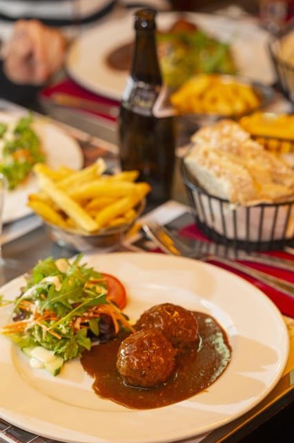 Brussels: Guided Food Tour with Full Meal and Drinks - Who Should Consider This Tour?