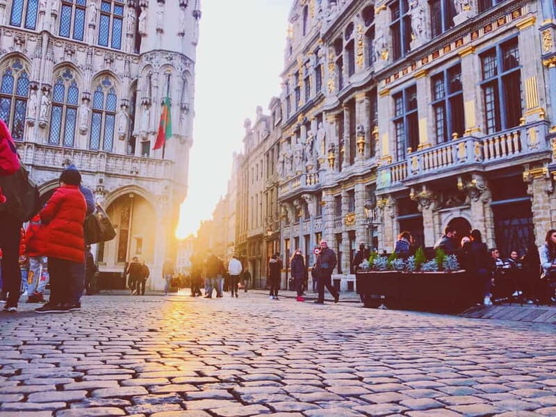 Brussels Highlights: Walking & Bus Tour with Waffle Tasting - Key Points