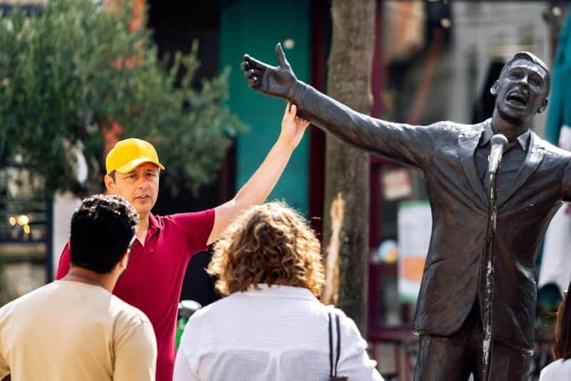 Brussels: Historical Tour with Chocolate & Waffle Tasting - The Guides and Personal Touch