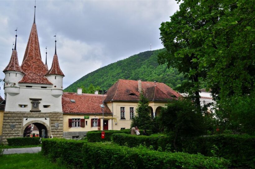 Bucharest: Peles Castle, Dracula's Castle and Brasov Tour - An In-Depth Look at the Tour