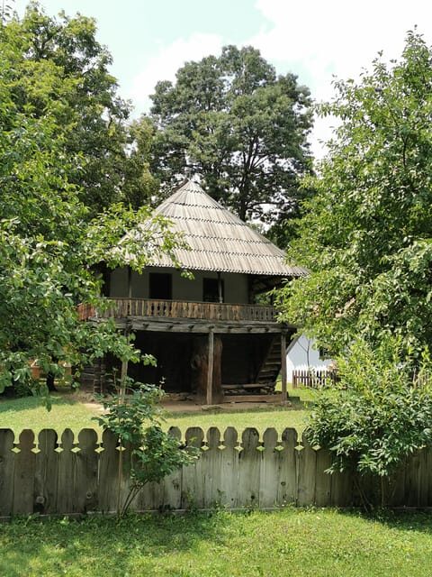 Bucharest Private City Tour with visits and Photo Stops - Discovering Bucharest: A Private Tour with Highlights and Photo Stops