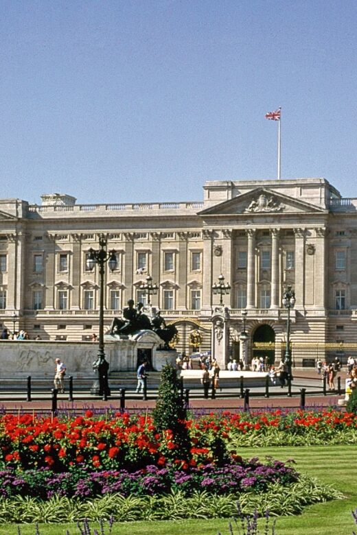 Buckingham Palace and Stonehenge Tour - FAQs