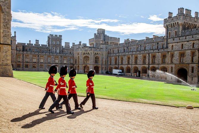 Buckingham Palace and Windsor Castle Tour From London - Discovering Buckingham Palace