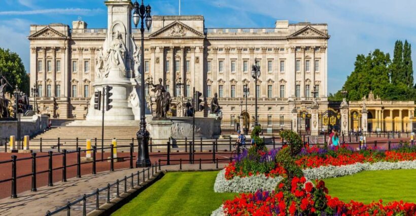 Buckingham Palace Exterior and Royal History Private Tour - The Value of a Private Guide and Transportation