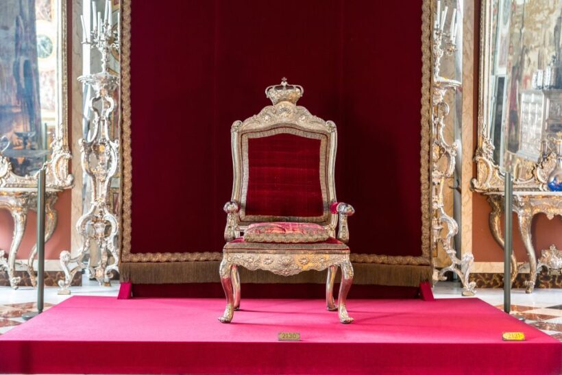 Buckingham Palace Exterior and Royal History Private Tour - The Sum Up