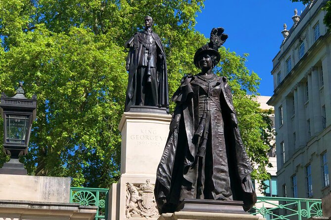 Buckingham Palace Visit & Changing of the Guard Walking Tour - Westminster Abbey and Parliament