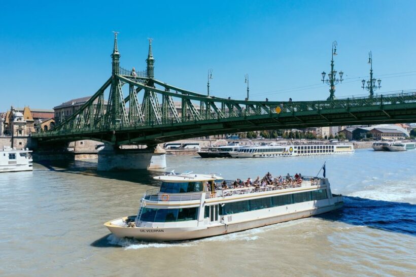 Budapest: 1-hour Sightseeing Danube River Cruise - A Deep Dive into the Experience