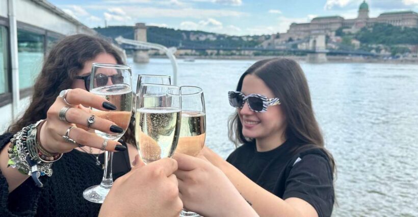 Budapest: 1 hr Sunshine Booze Cruise with Prosecco - Key Points