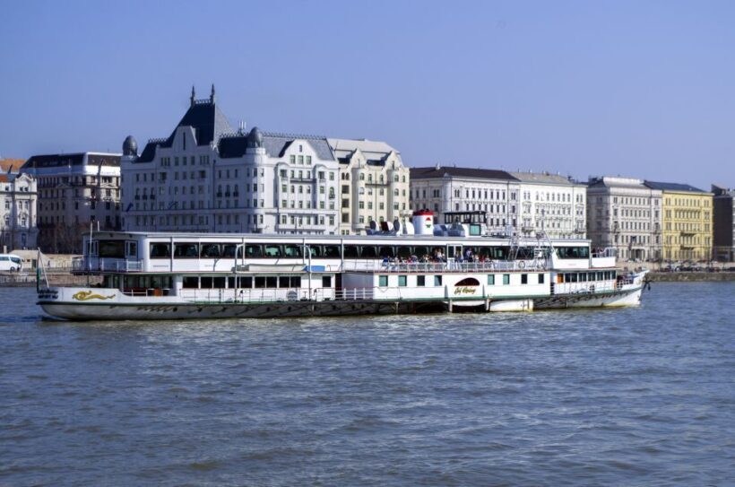 Budapest: 1 hr Sunshine Booze Cruise with Prosecco - A Detailed Look at the Experience