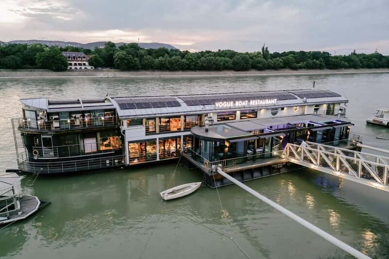 Budapest: 2-Course Dinner for 2 on a Boat Restaurant - An In-Depth Look at the Experience