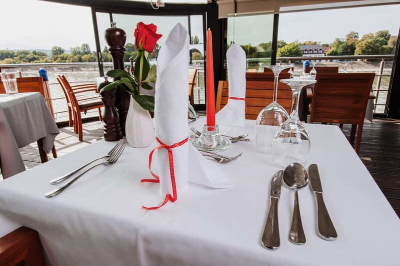 Budapest: 2-Course Dinner for 2 on a Boat Restaurant - Practicalities and Planning Tips