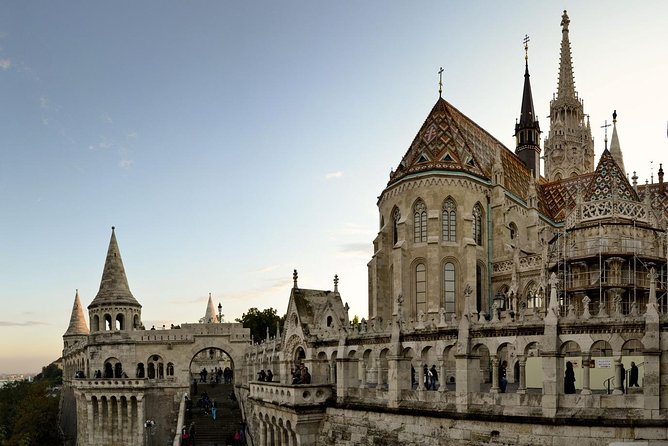 Budapest: 3-Hour Live-guided Bus Tour + 1-hour River Cruise - Capturing the Sights