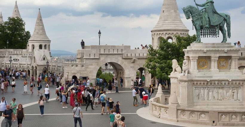Budapest 3-Hour Walking Tour in Italian - Practical Tips for Participants