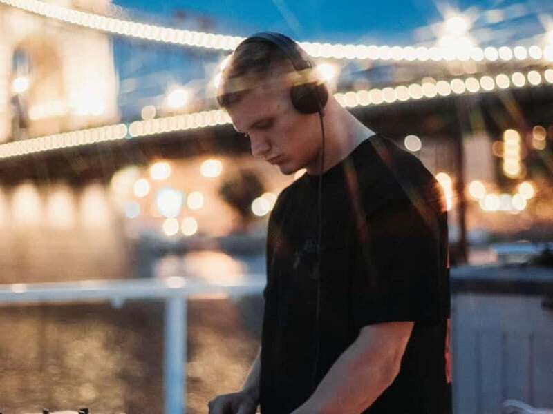 Budapest: BBQ Dinner Cruise w/ Live Music & Unlimited Drinks - A Closer Look at What to Expect