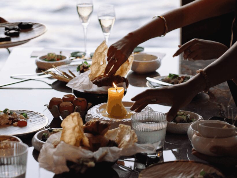 Budapest: BBQ Dinner Cruise w/ Live Music & Unlimited Drinks - Views and Photography