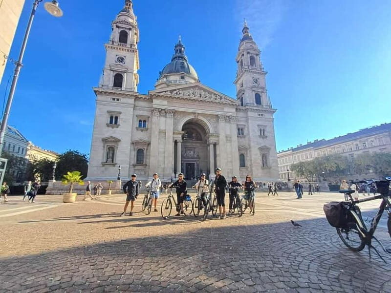 Budapest Bike Tour with a Hungarian Goulash - Food and Beverage Aspects