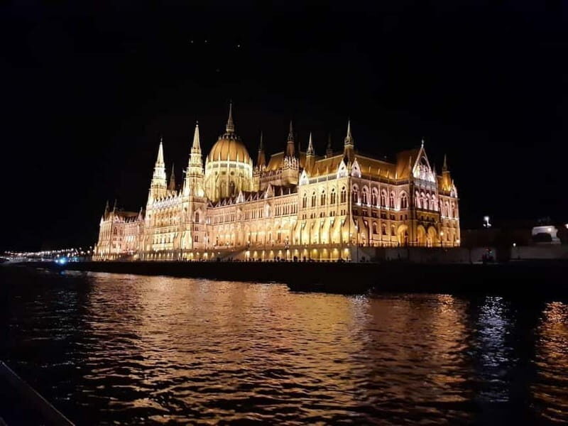 Budapest: Boat Cruise with Personal Guide and Drink - The Itinerary Breakdown
