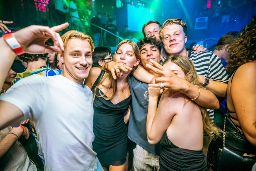 Budapest: Boat Party with option of Unlimited Drinks - Who Should Consider This Experience?