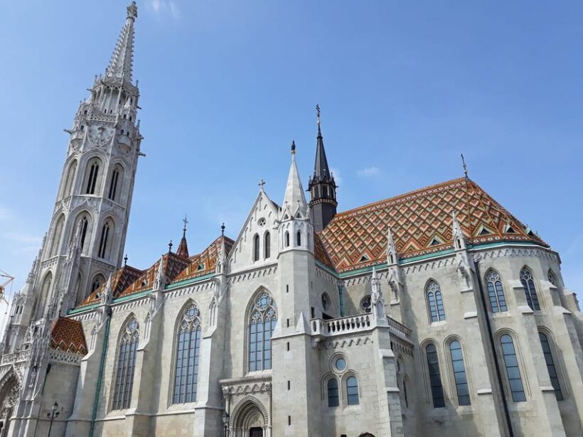 Budapest: Buda Castle Walking Tour & Folk Music Performance - Discovering Buda Castle and Its Royal Heritage