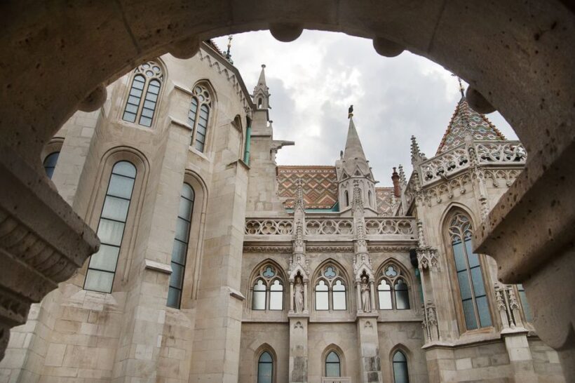 Budapest: Buda Castle Walking Tour in German - Exploring the Buda Castle District: A Walk Through History