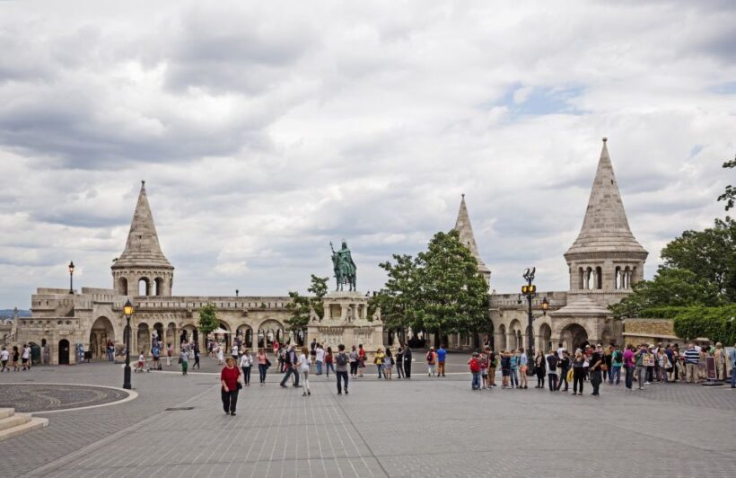 Budapest: Castle District Walk with Matthias Church Entry - Key Points