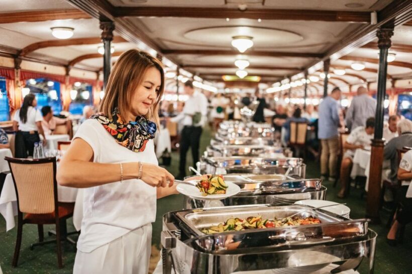 Budapest: Danube Cruise with Hungarian Dinner and Live Music - Key Points