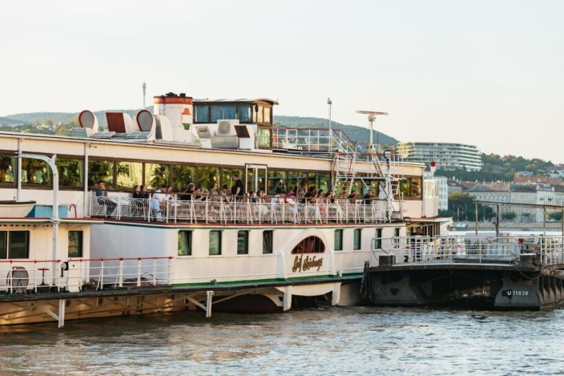 Budapest: Danube Cruise with Hungarian Dinner and Live Music - Setting the Scene: What to Expect on the Danube Cruise
