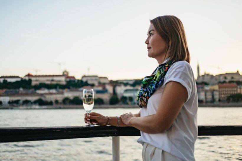Budapest: Danube Cruise with Hungarian Dinner and Live Music - The Itinerary and Sightseeing Highlights