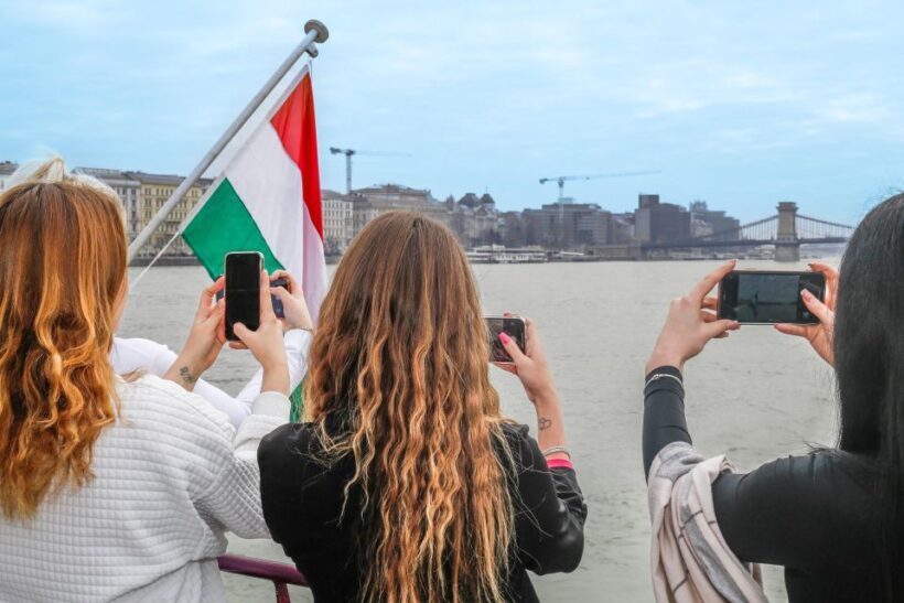 Budapest: Danube River Sightseeing Cruise with Audio Guide - Key Points