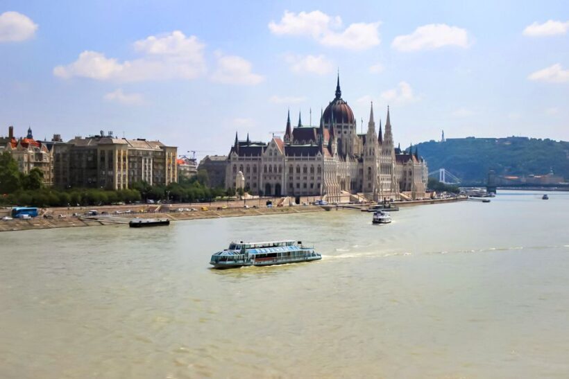 Budapest: Daytime Sightseeing Boat Cruise - What Travelers Say