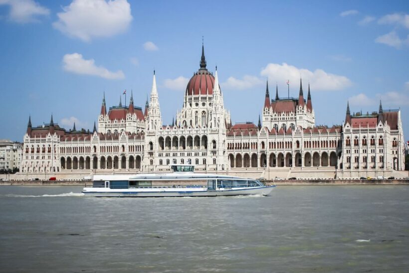 Budapest: Daytime Sightseeing Boat Cruise - Practical Details