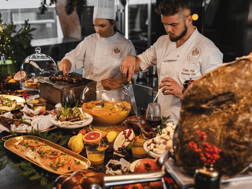 Budapest: Dinner Cruise with Live Music and Unlimited Drinks - Drinks and Atmosphere