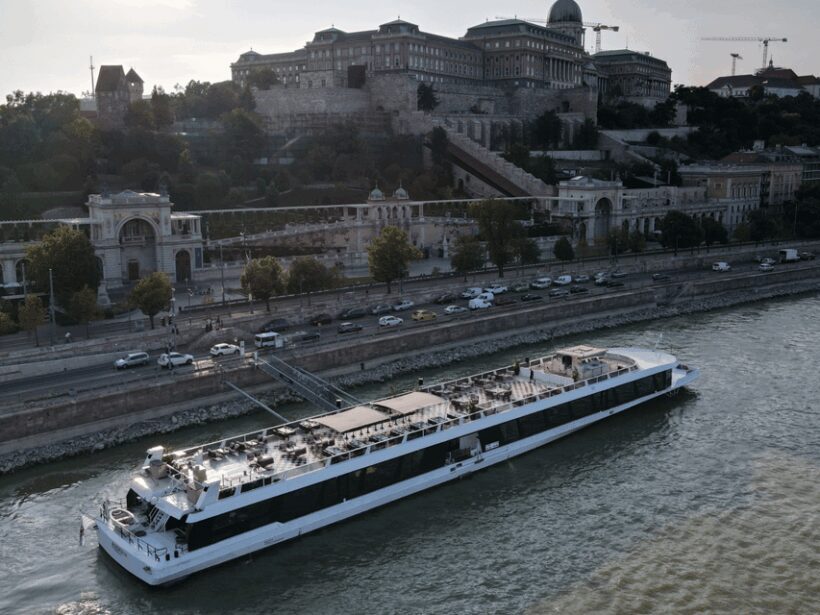 Budapest: Dinner Cruise with Live Music and Unlimited Drinks - Price and Value