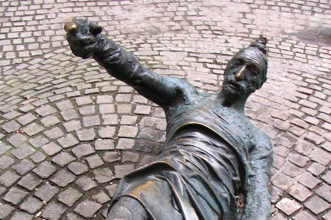 Budapest Dohany, Heroes, Rumbach Synagogues & Jewish Ghetto Tour - Exploring the Jewish Quarter