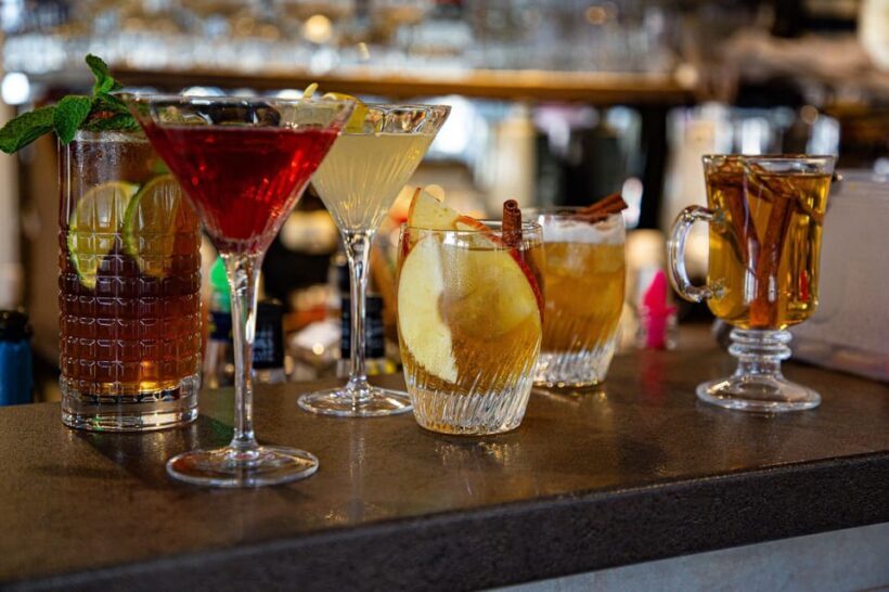 Budapest: Downtown Budapest Cocktail Cruise - What This Tour Offers for Travelers