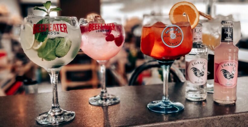 Budapest: Downtown Budapest Cocktail Cruise - Cocktails and Comfort: The Heart of the Experience
