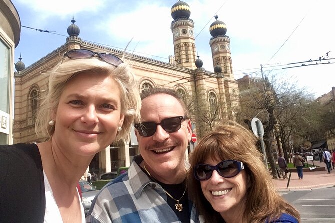 Budapest Food Tasting Tour With Nelli & Her Local Guides - Sampling Traditional Hungarian Dishes