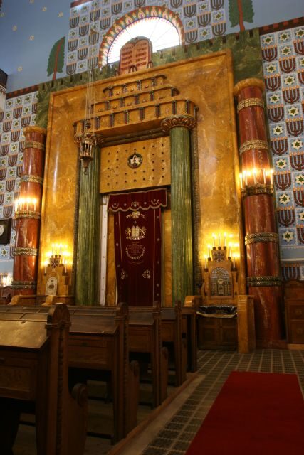 Budapest Grand Half-Day Jewish Heritage Tour - Authentic Experiences & Local Culture