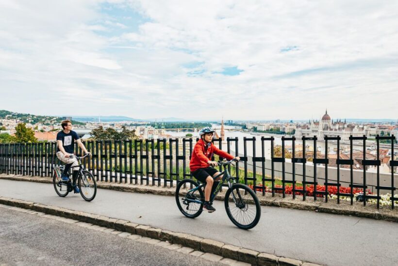 Budapest: Grand Sightseeing Bike Tour - A Practical Guide to Exploring Budapest by Bike