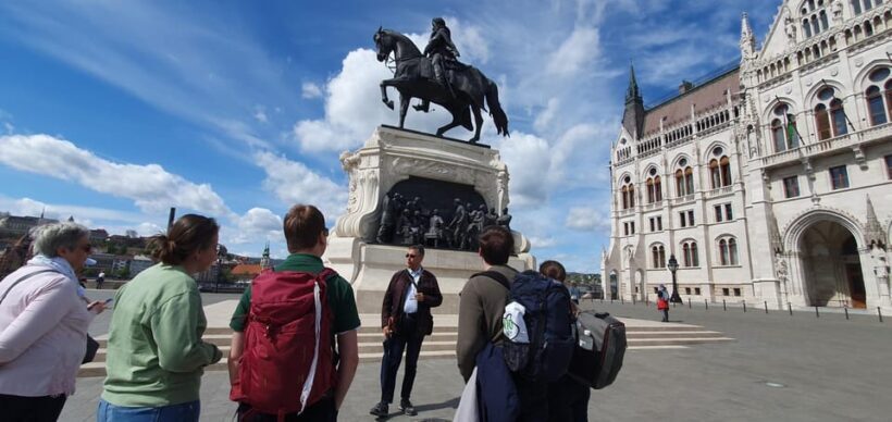 Budapest: Guided City Walking Tour in Buda and Pest - What Travelers Say